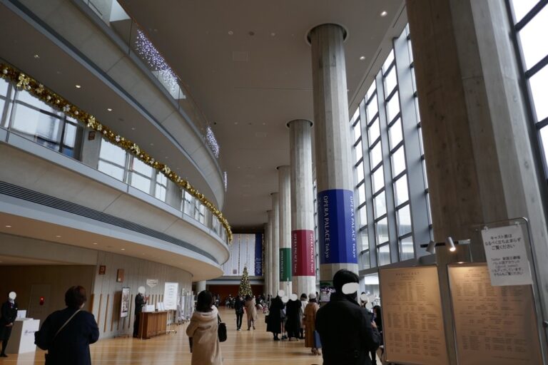 新国立劇場 オペラパレスで非日常の華やかさを - have fun!